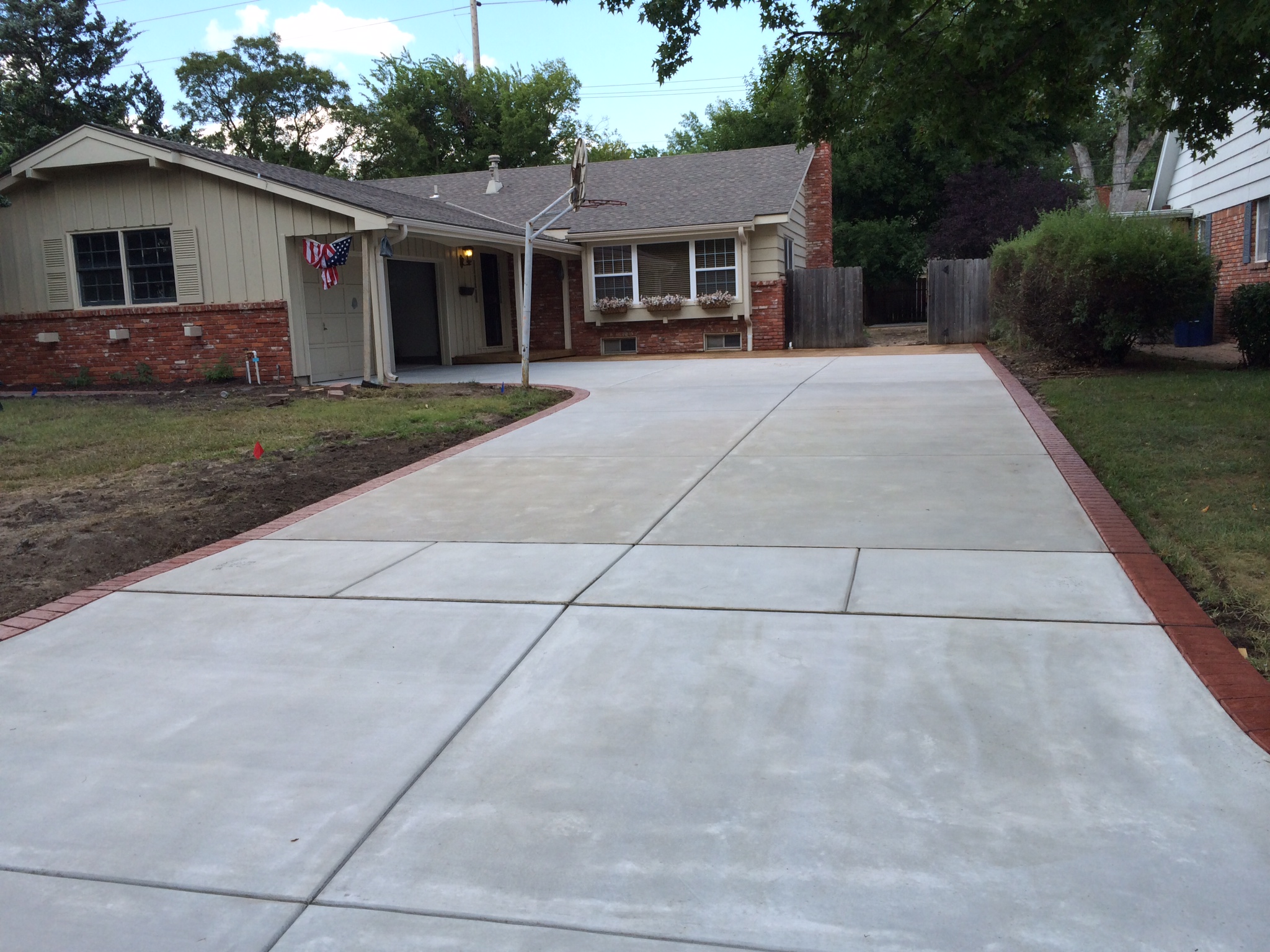 Driveways & Sidewalks | E & J Concrete and Dirt Work